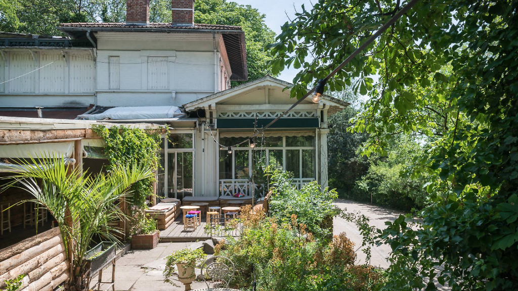 Pavillon Puebla | Bars and pubs in Buttes-Chaumont, Paris