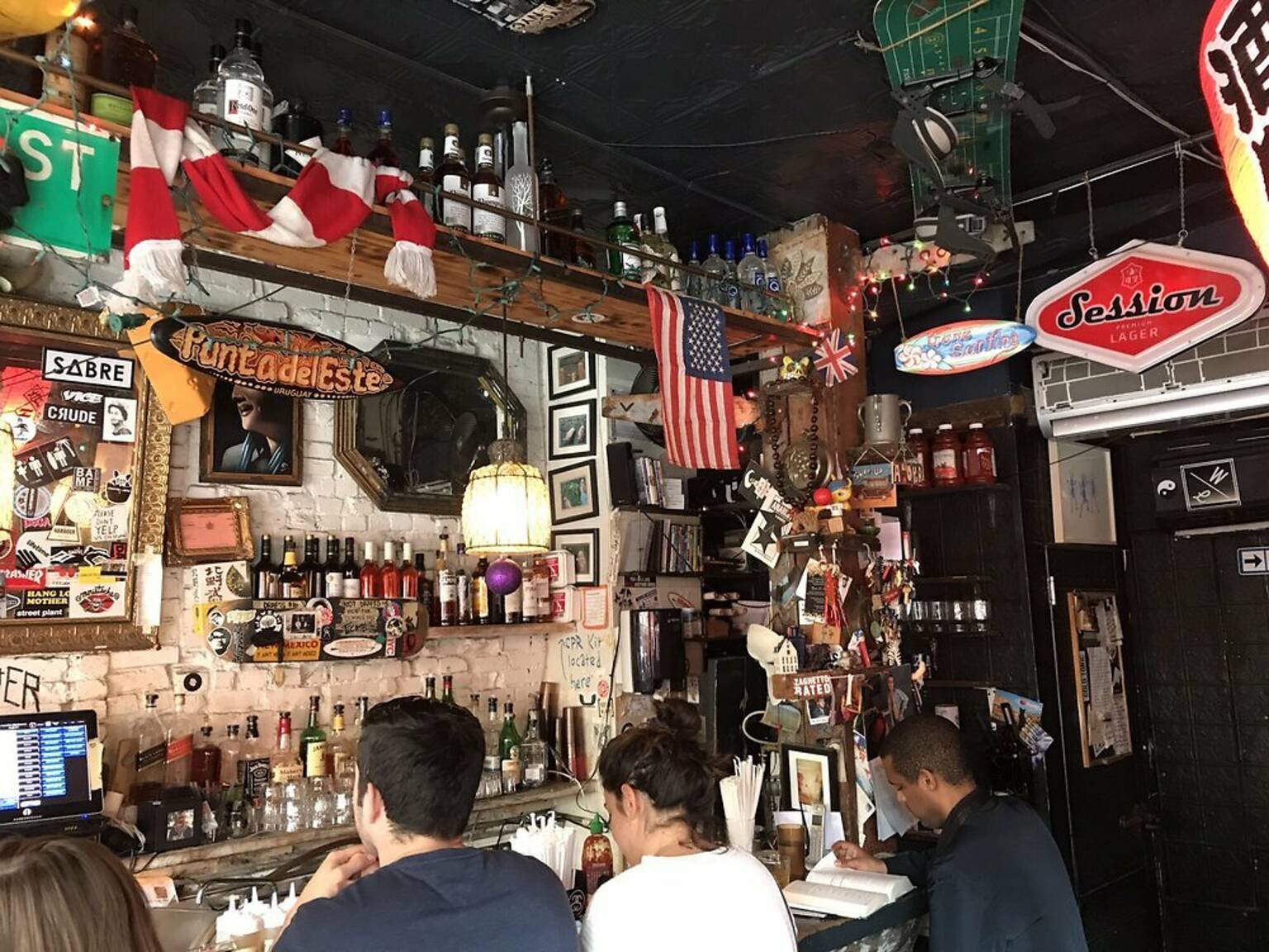 18 Best Lower East Side Bars You Can’t Miss When Going Out
