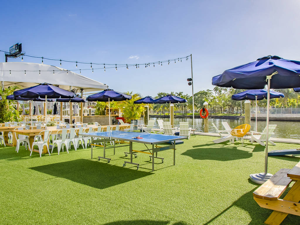 13 Places to Meet Singles in Miami Far From Dating Apps