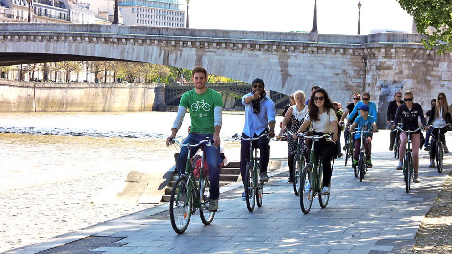 8 of the Best Paris Bike Tours to Try Right Now