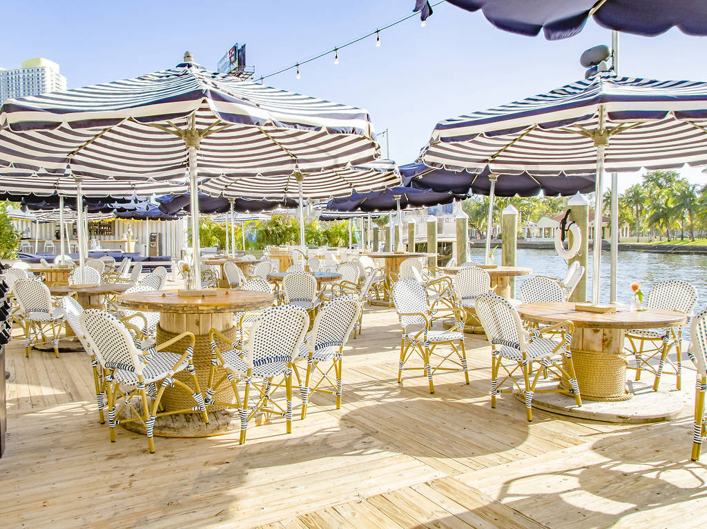 15 Best Miami Waterfront Bars You Have to Try this Summer
