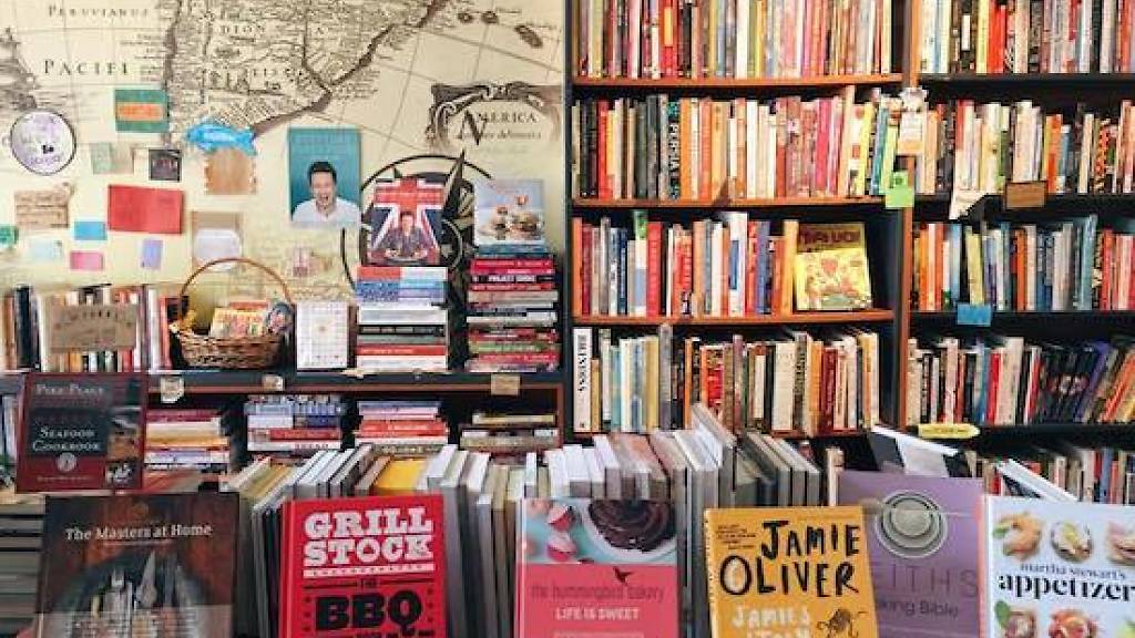 Littered with Books | Shopping in Tanjong Pagar, Singapore