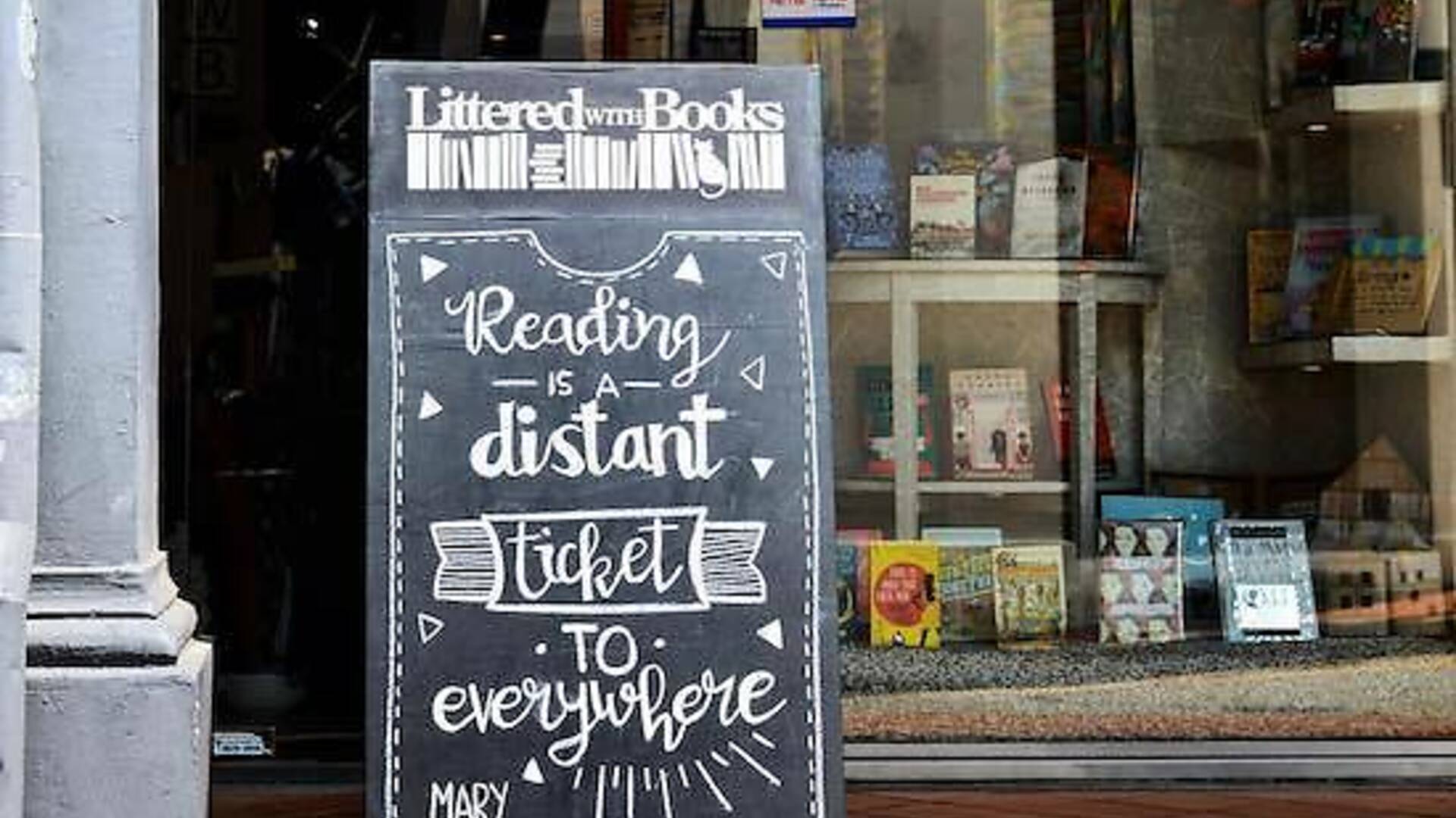 Littered with Books | Shopping in Tanjong Pagar, Singapore