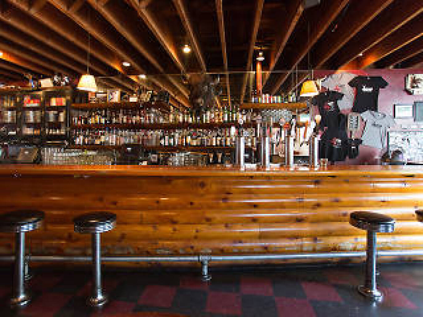 17 Best Bars in Seattle for Craft Beer, Cocktails and More