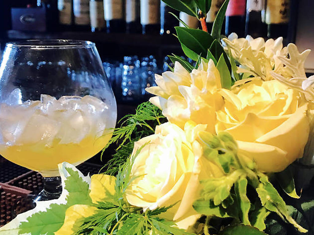 17 Best Bars in Seattle for Craft Beer, Cocktails and More