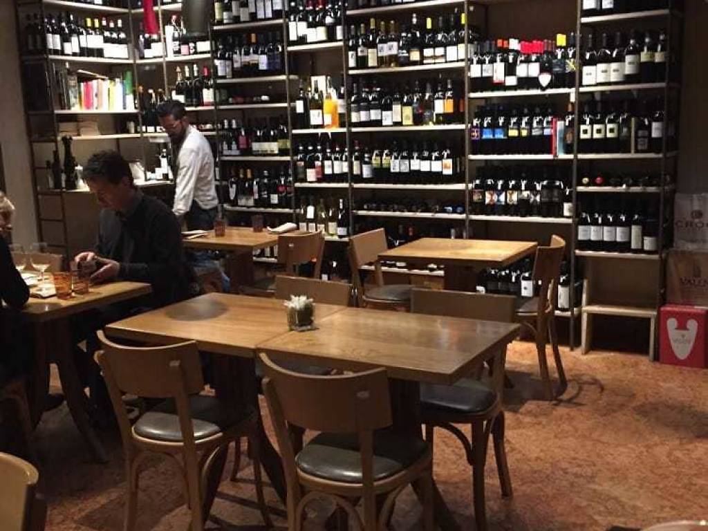 14 Best Venice Bars to Tackle a Giro D'Ombra