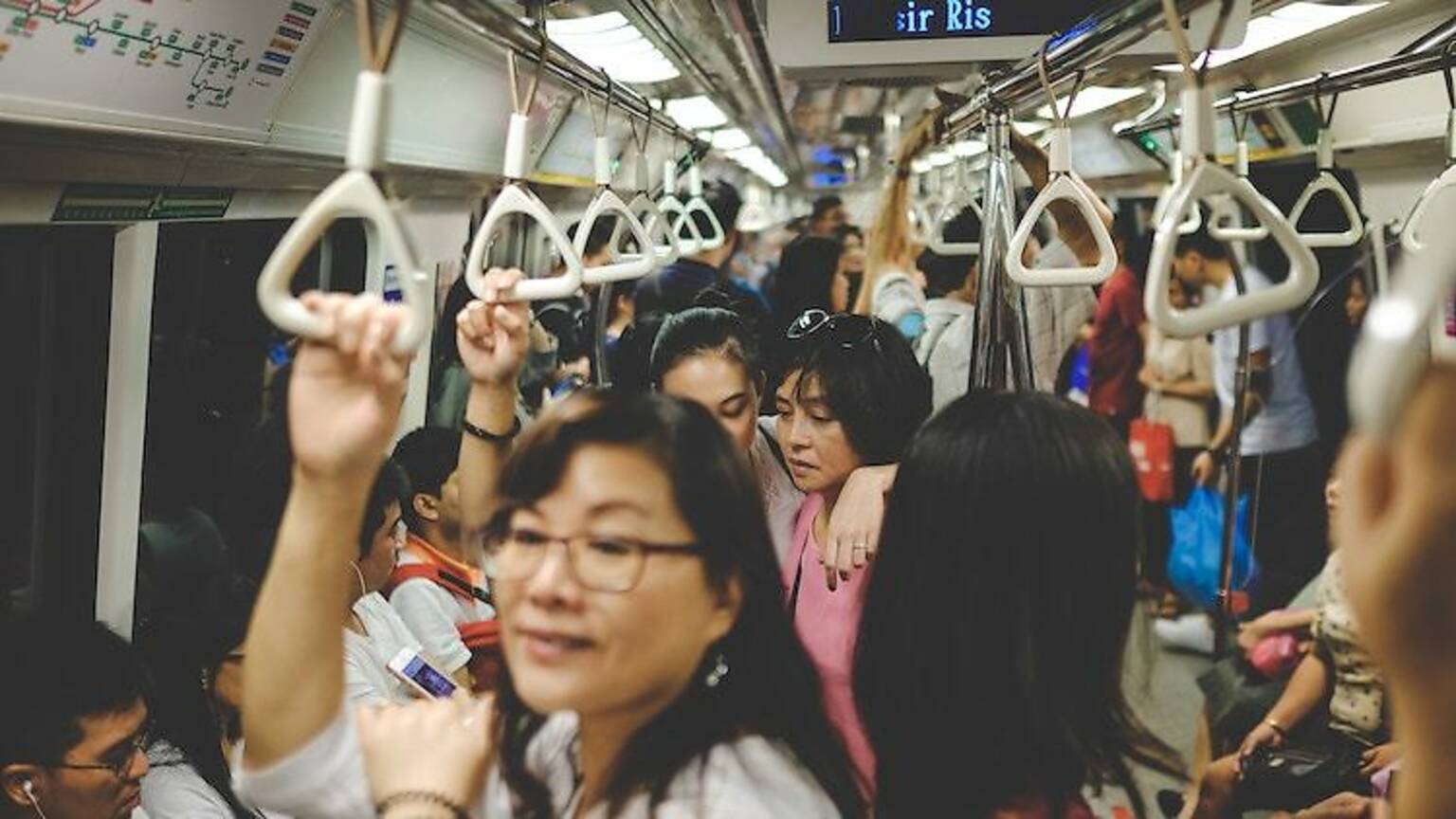 11 Do's And Don'ts Of Taking The MRT in Singapore