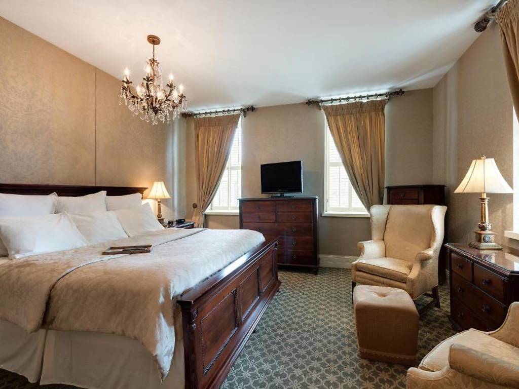 10 Incredible Hotels in Minneapolis Well Worth Checking Out