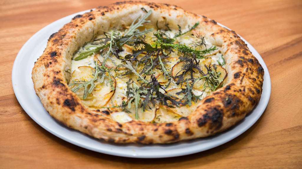 Pizzas Félix con cocina mediterránea y spritz en la Roma