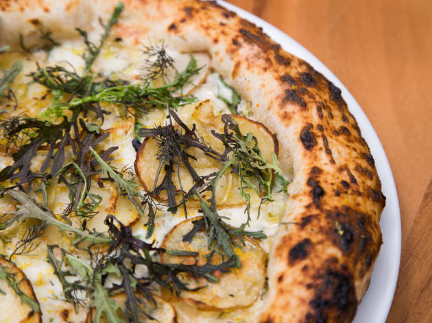 Pizzas Félix con cocina mediterránea y spritz en la Roma