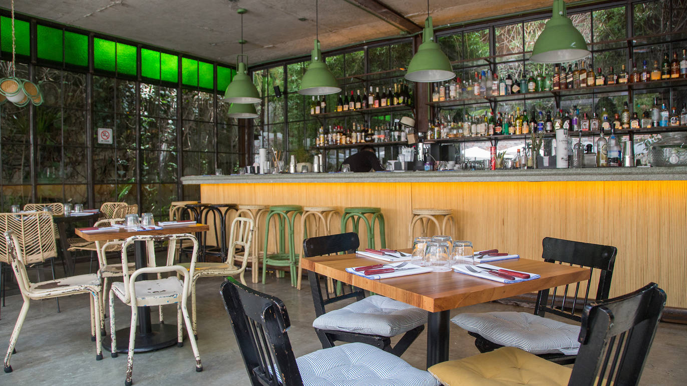 Pizzas Félix con cocina mediterránea y spritz en la Roma