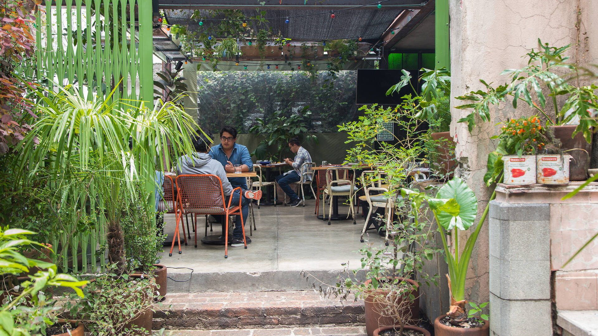 Pizzas Félix con cocina mediterránea y spritz en la Roma