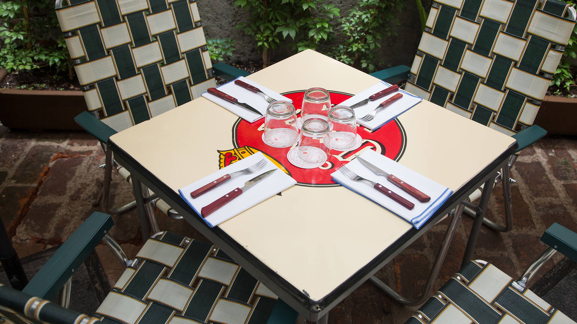 Pizzas Félix con cocina mediterránea y spritz en la Roma