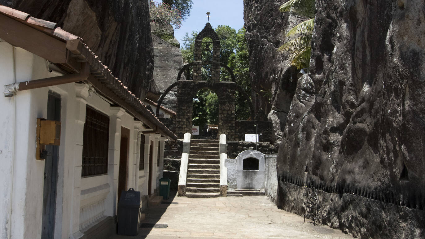 Alu Viharaya Rock Temple