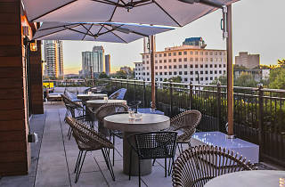 11 Best Rooftop Bars in Atlanta for Drinks and Cool Breezes