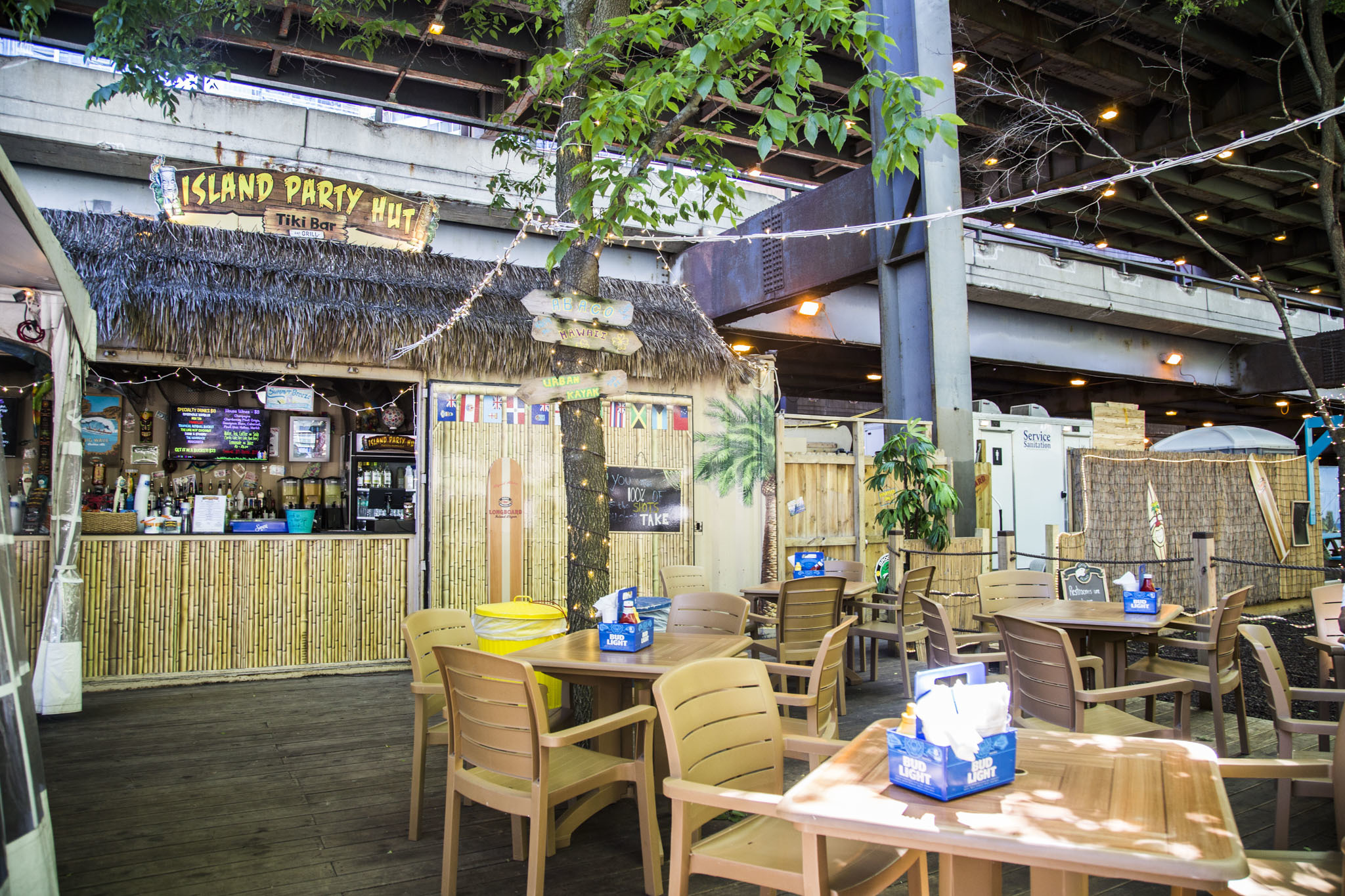 Island Party Hut | Bars in Loop, Chicago