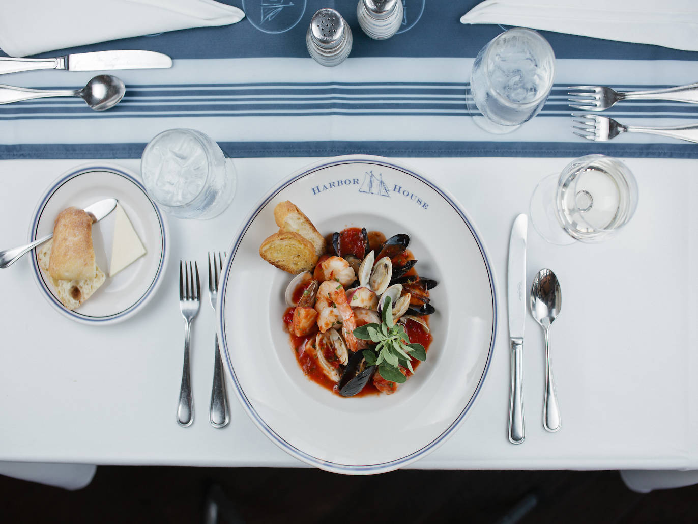 15 Best Restaurants in Milwaukee | Top Places to Eat Out