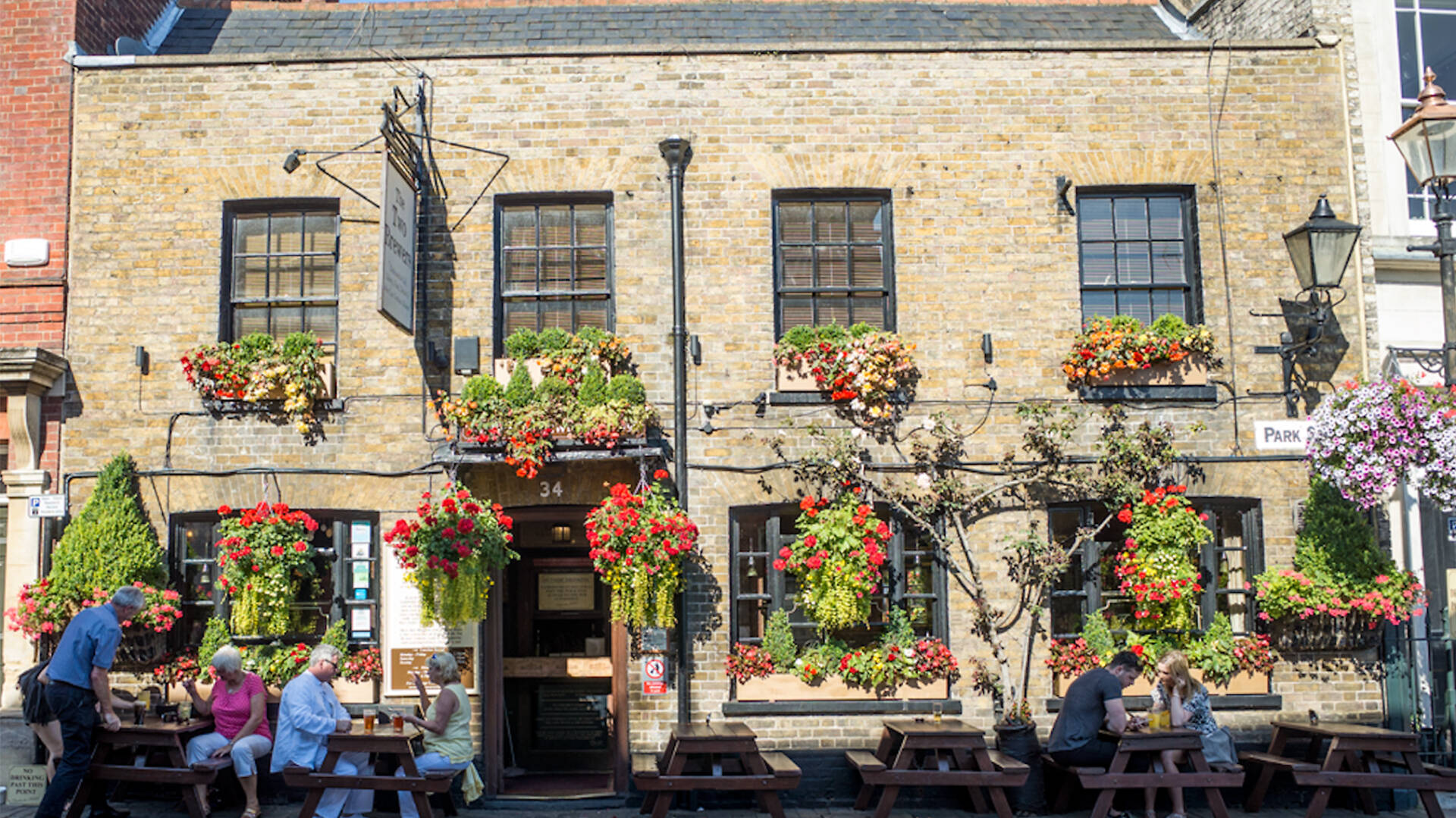 12 Best Restaurants in Windsor You Need To Try Right Now