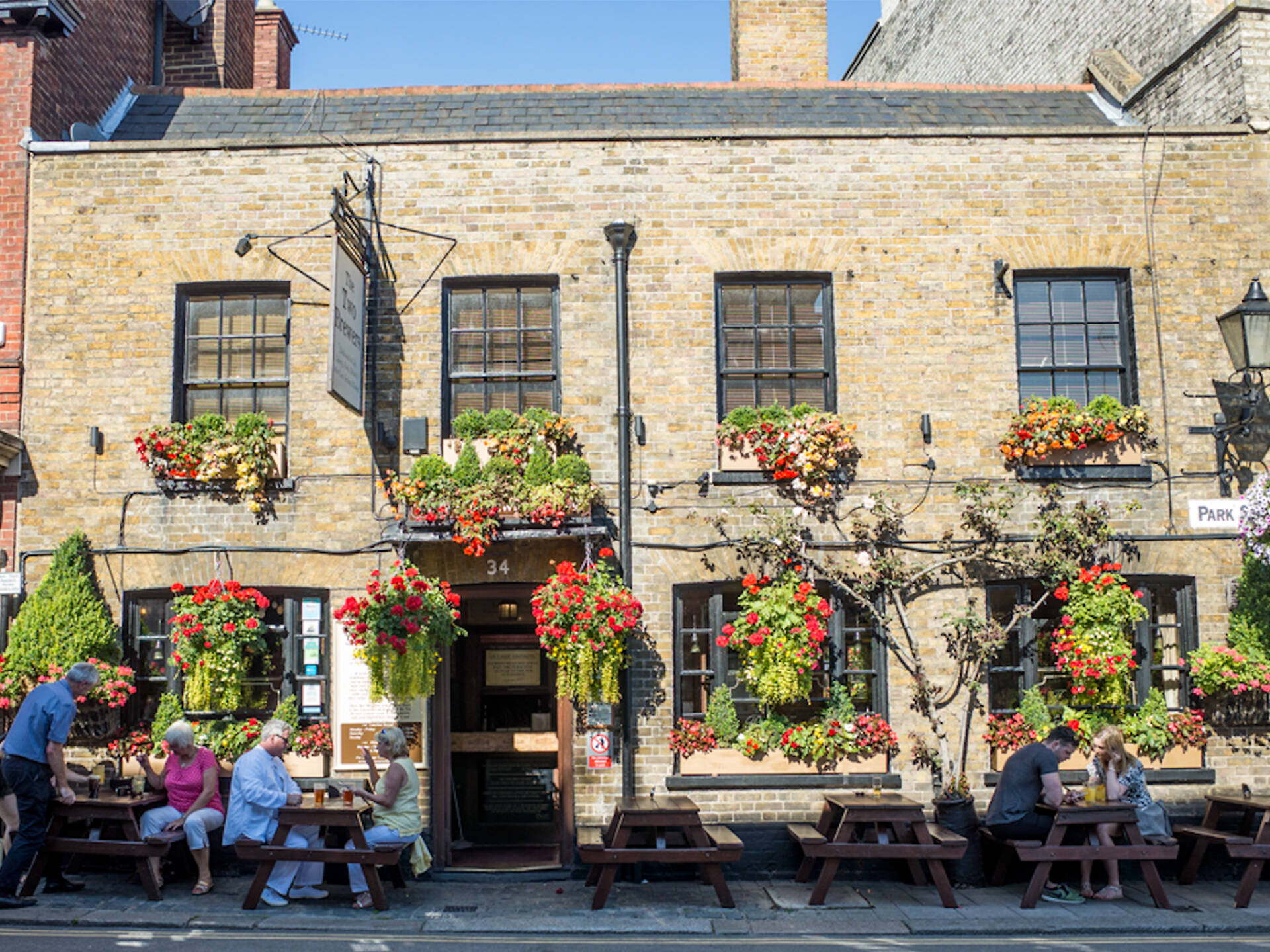 12 Best Restaurants in Windsor You Need To Try Right Now