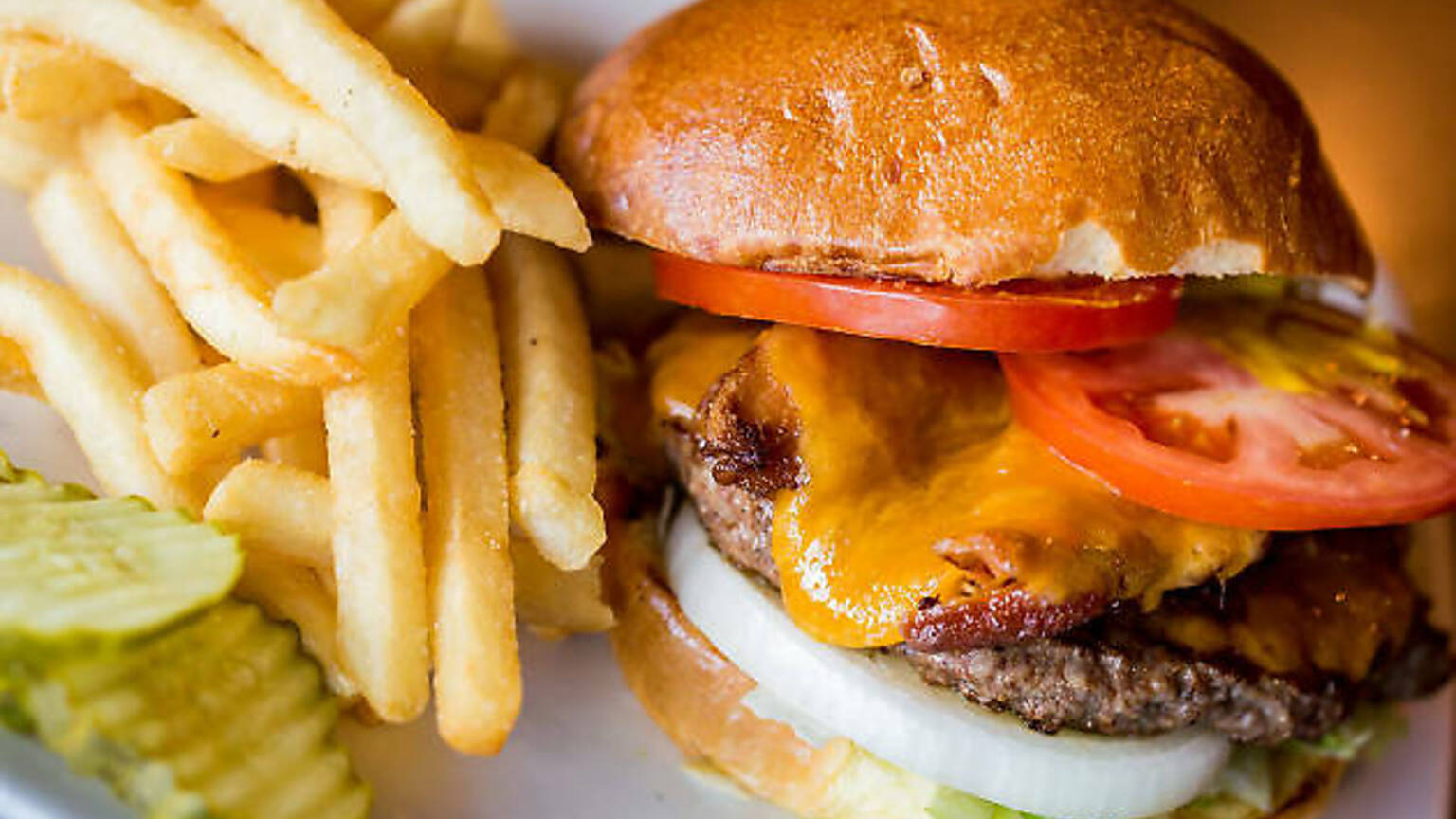 12 Restaurants in Easton to Grab a Delicious Bite