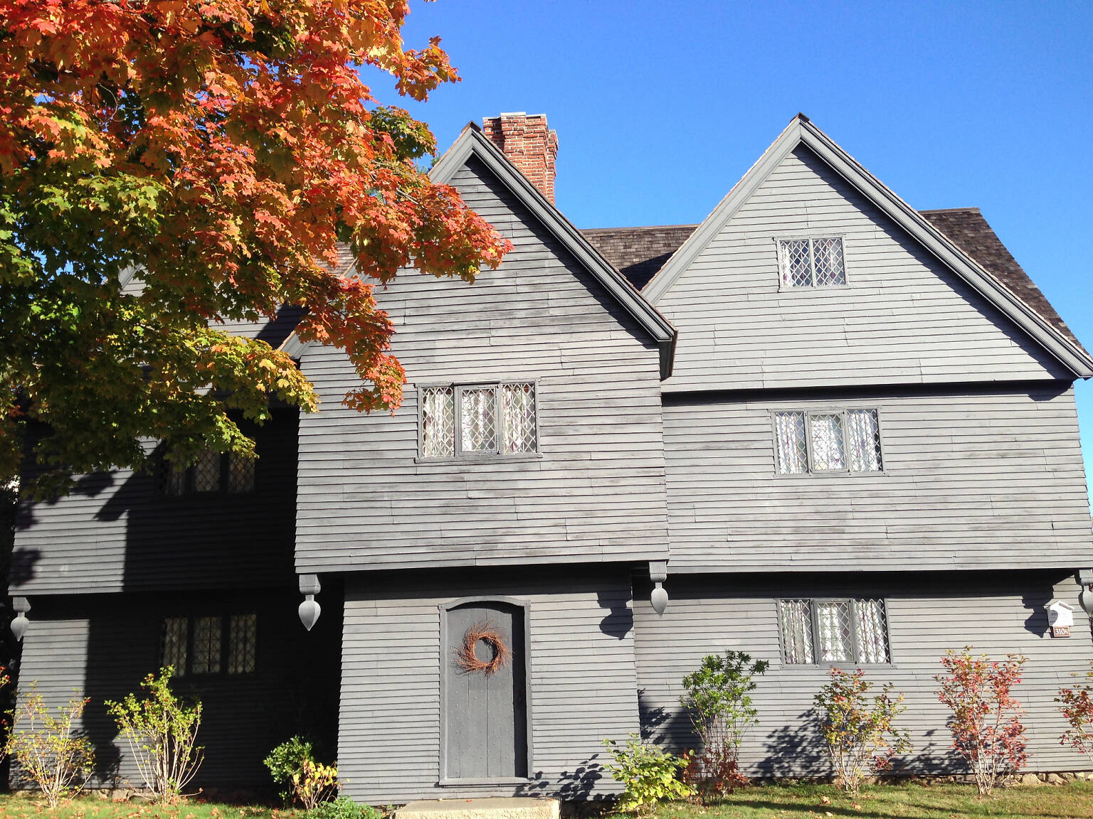 10 Haunted Places In Massachusetts That You Can Visit