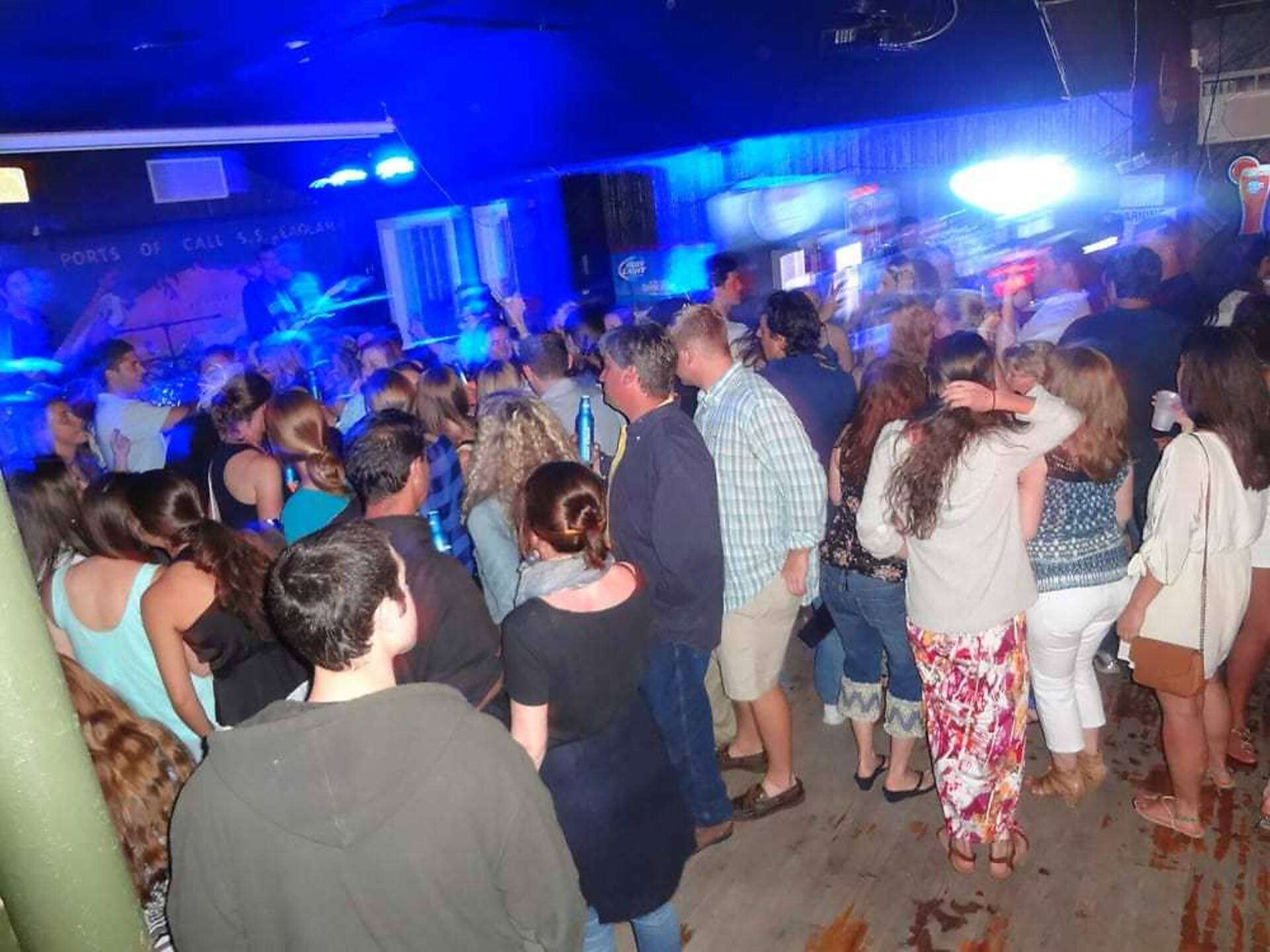 8 Best Montauk Bars to Party for the Summer