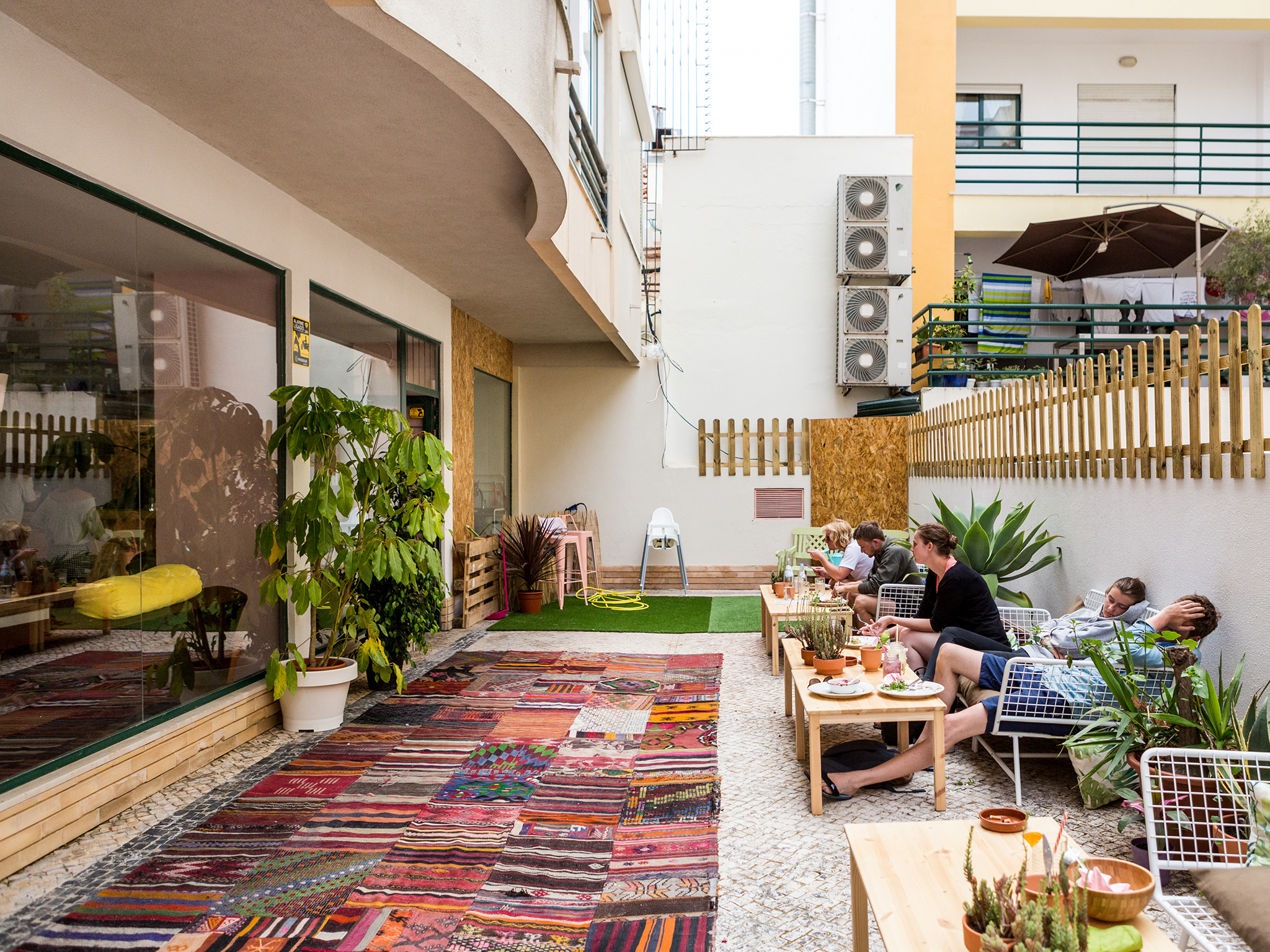 São estes os melhores restaurantes de praia perto de Lisboa