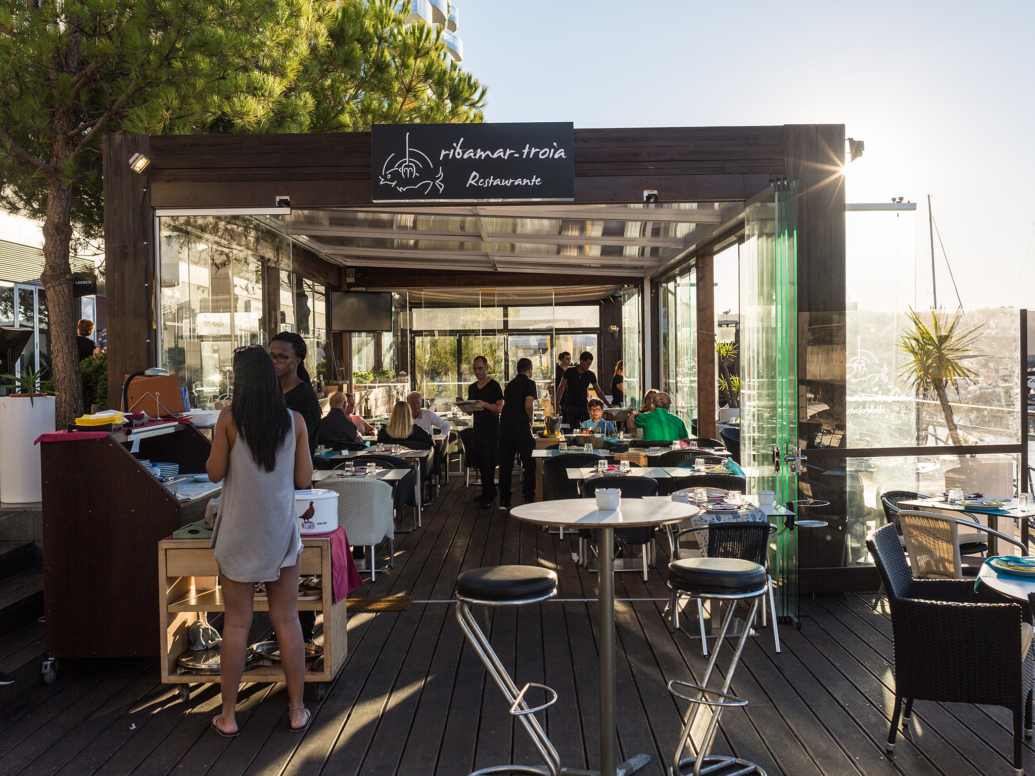 São estes os melhores restaurantes de praia perto de Lisboa