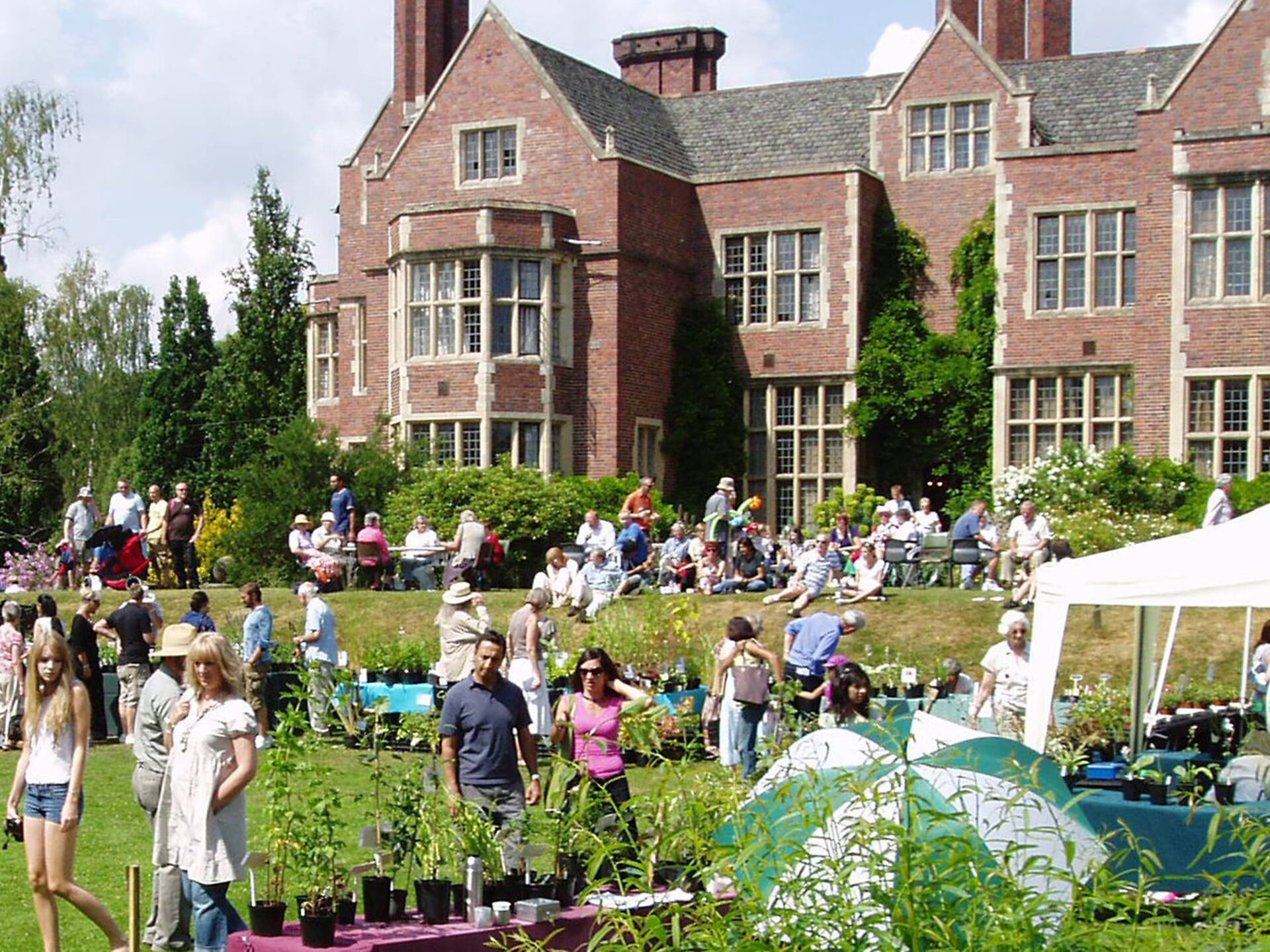 16 Best Things To Do in Leicester Right Now