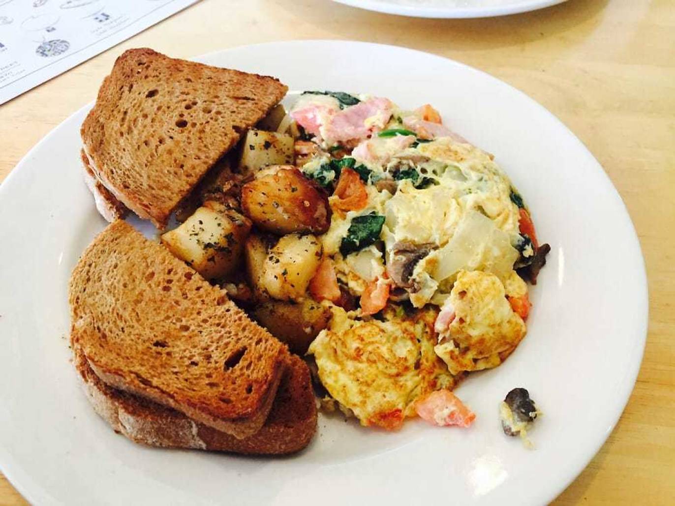 12 Best Restaurants in Newport for Seafood and More