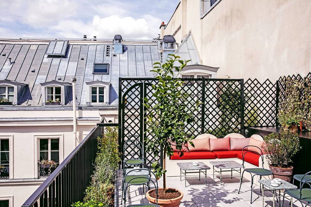 12 Best Rooftop Bars in Paris for Drinks with a View