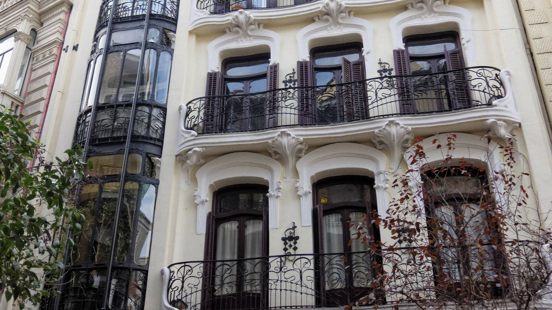 Una ruta por los edificios modernistas más bonitos de Madrid