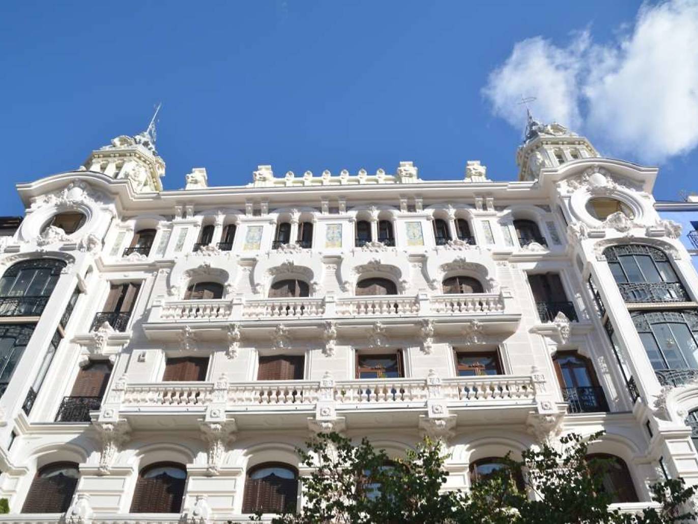 Una ruta por los edificios modernistas más bonitos de Madrid