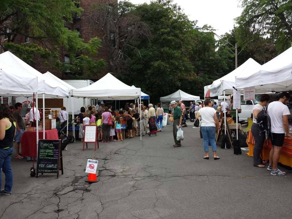 Boston Farmers Market Guide for Local Produce and Goods