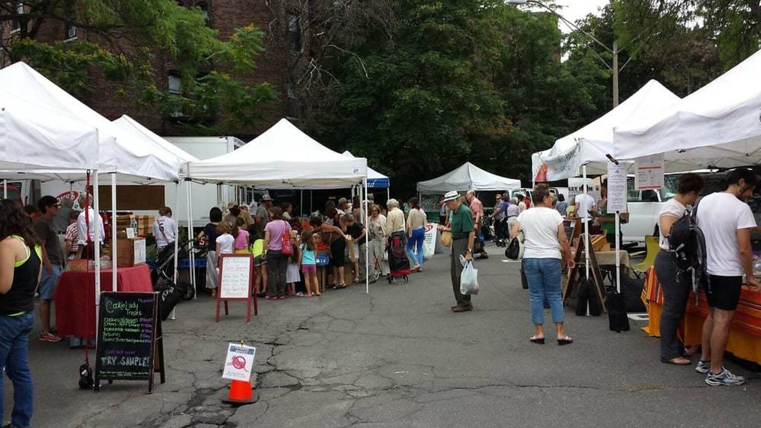 Boston Farmers Market Guide for Local Produce and Goods