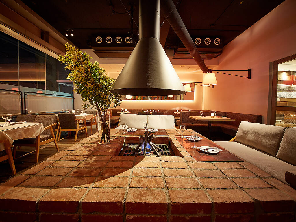 Best restaurants and bars with fireplaces in Tokyo | Time Out Tokyo