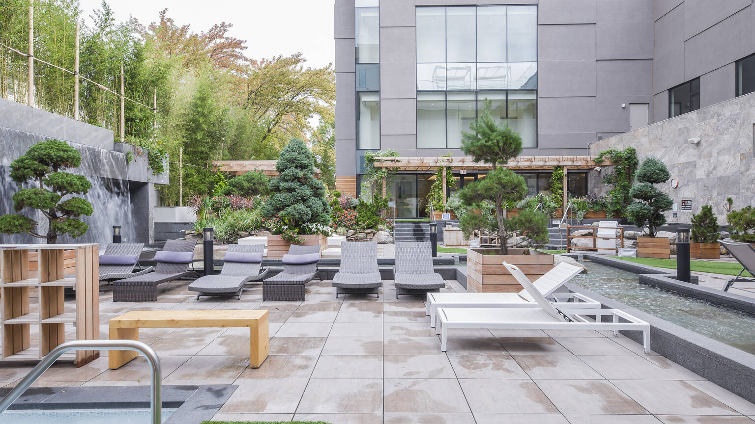 14 Best Pools in the US You Need to Visit Right Now