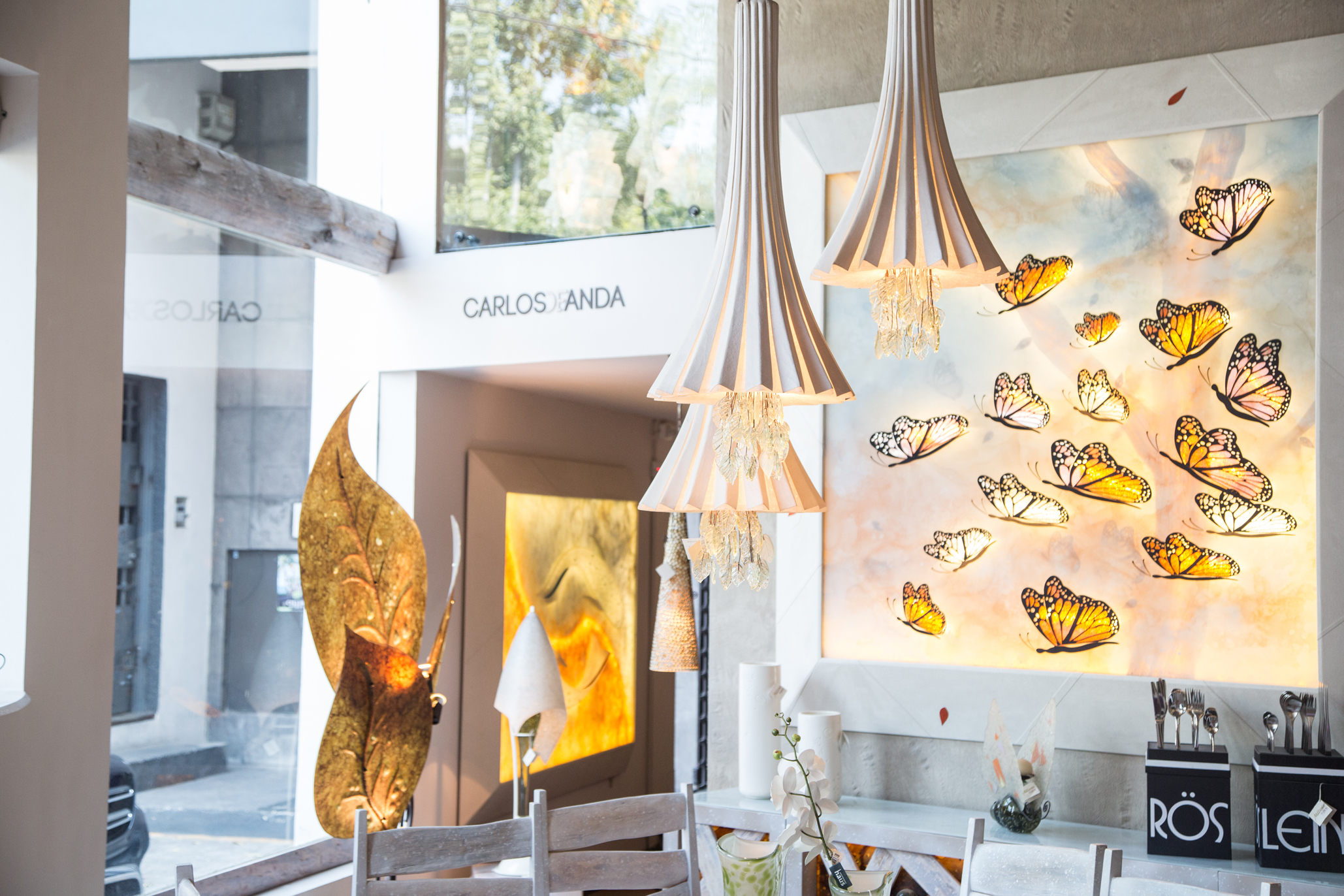 Carlos de Anda: Muebles y accesorios con estilo holístico