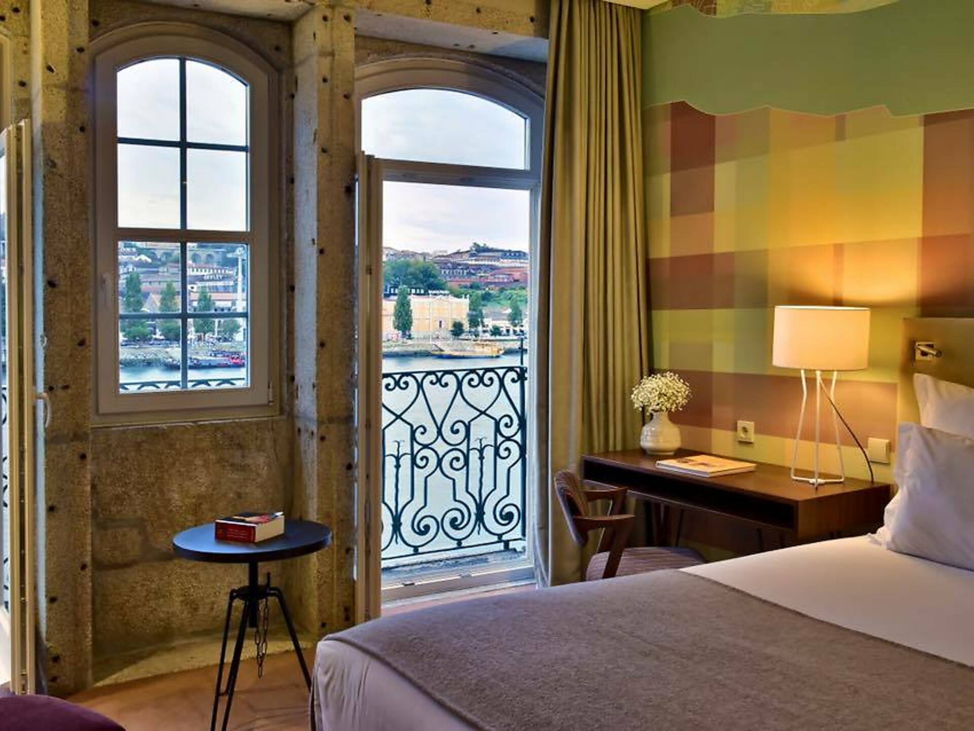 Best Hotels with a river view in Porto. Wake up overlooking the Douro river