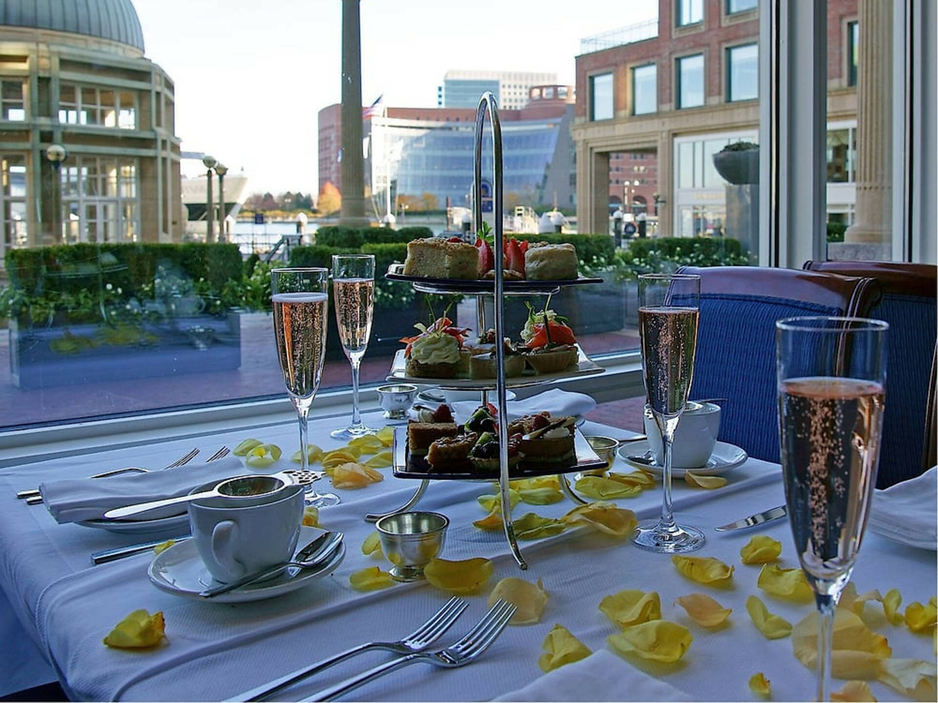 15 Boston Restaurants With a View: Scenic Rooftops & Waterfront Spots