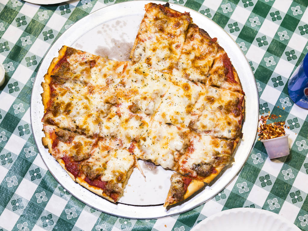 17 Iconic Chicago Foods You Have to Try