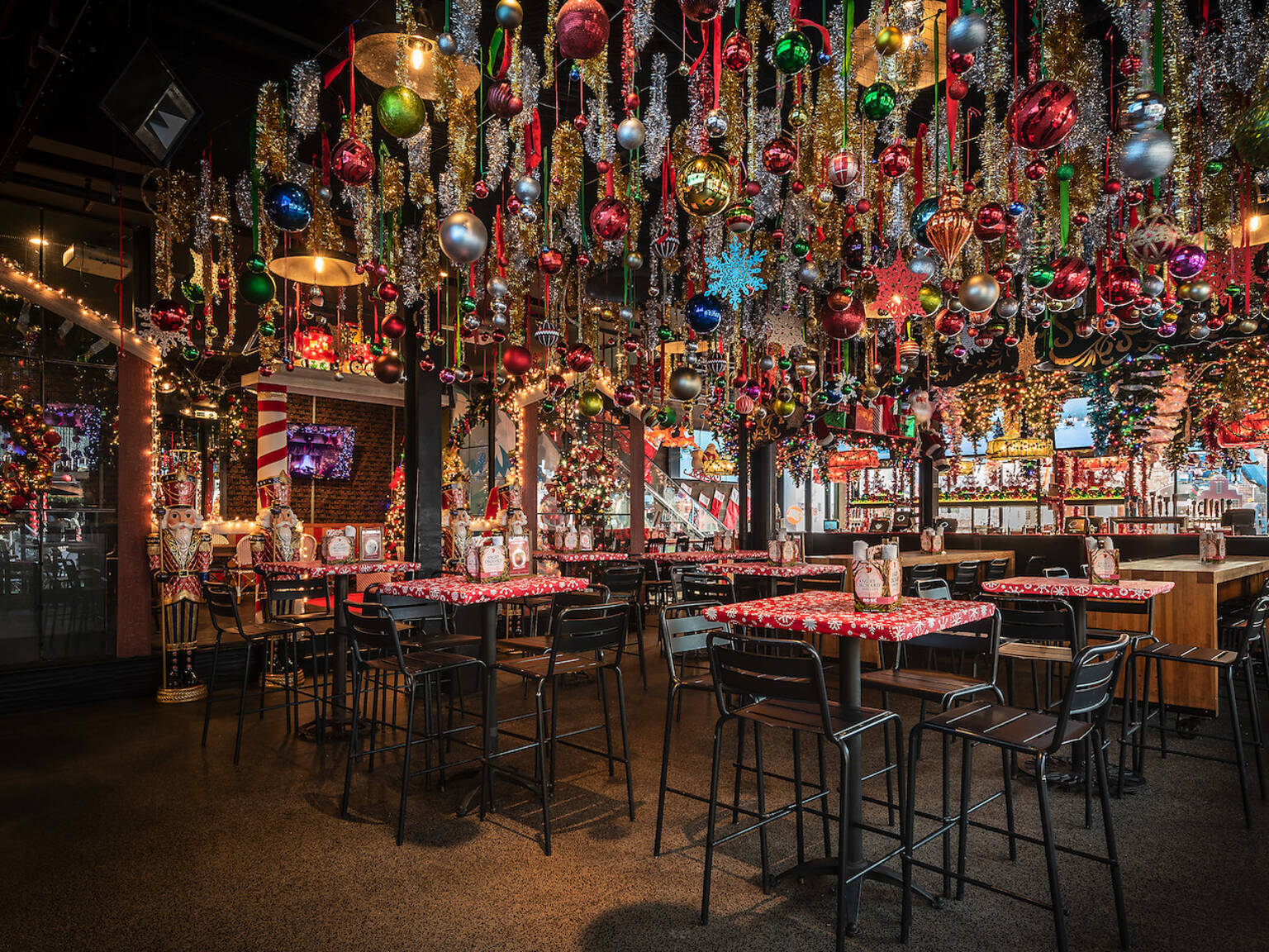 Stolen Saddle | Bars in Wrigleyville, Chicago