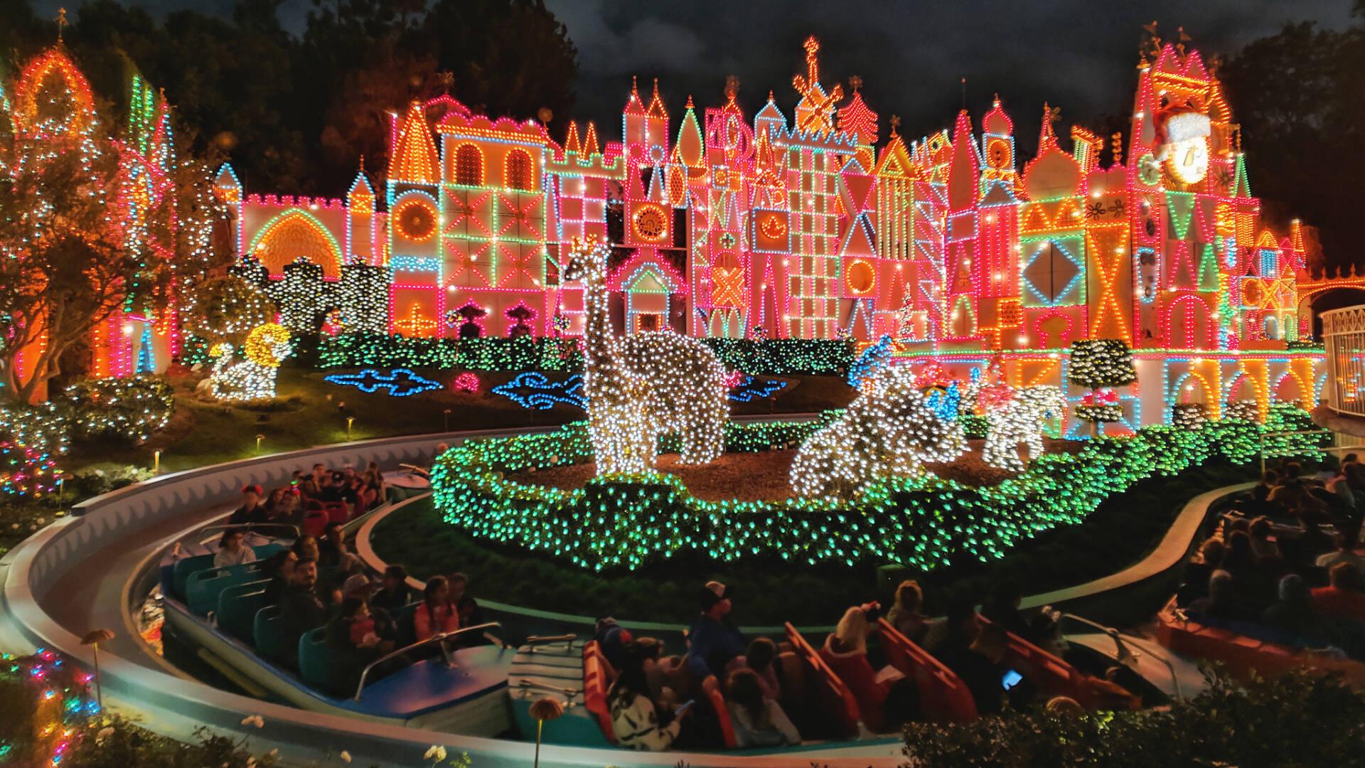 25 Disneyland Rides That You Need to Go On, Ranked