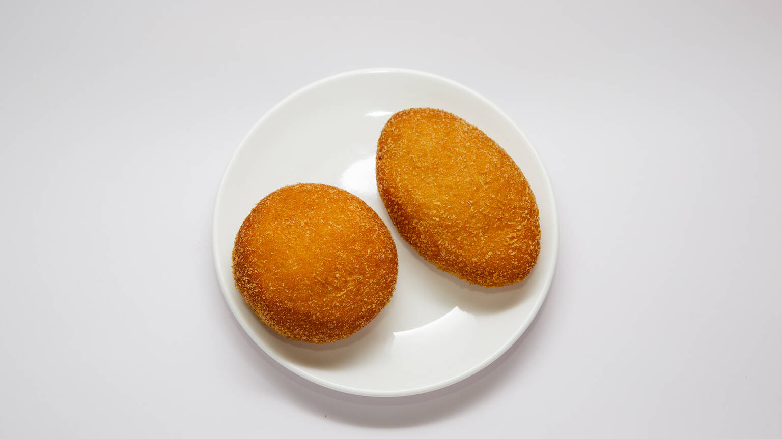 10 Japanese breads you have to try: truffle roll, curry bun, melonpan ...