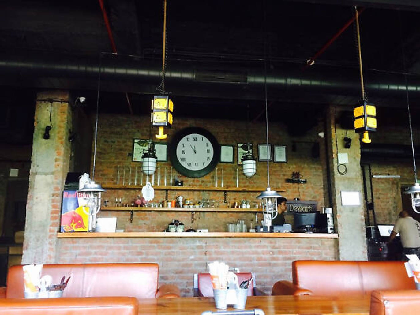 9 Best Bars in Delhi for Drinks and Good Times