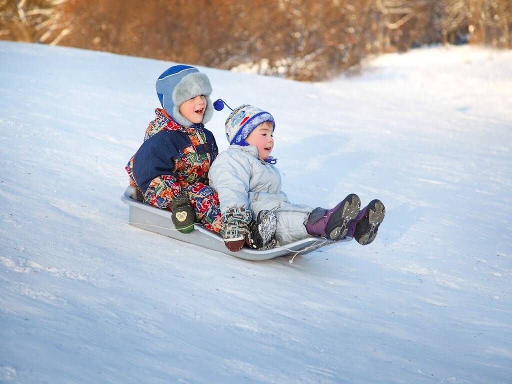16 Spots for Sledding in NYC in the Snow