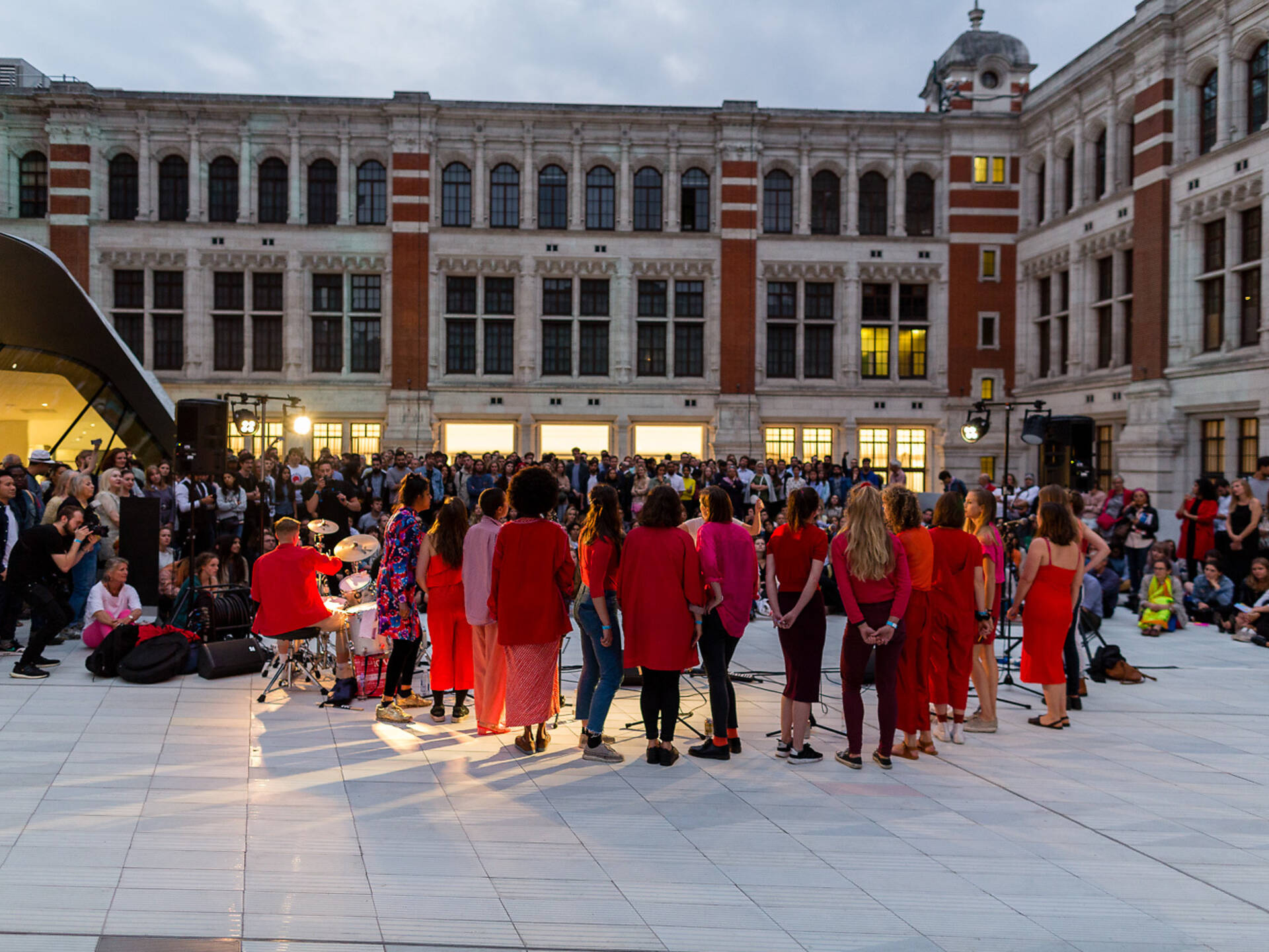 Late-night museum opening hours in London – Museums and attractions in ...