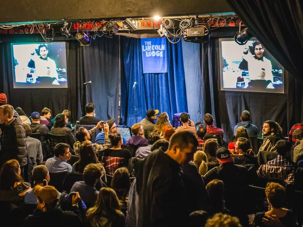 16 Best Comedy Clubs in Chicago For a Good Laugh