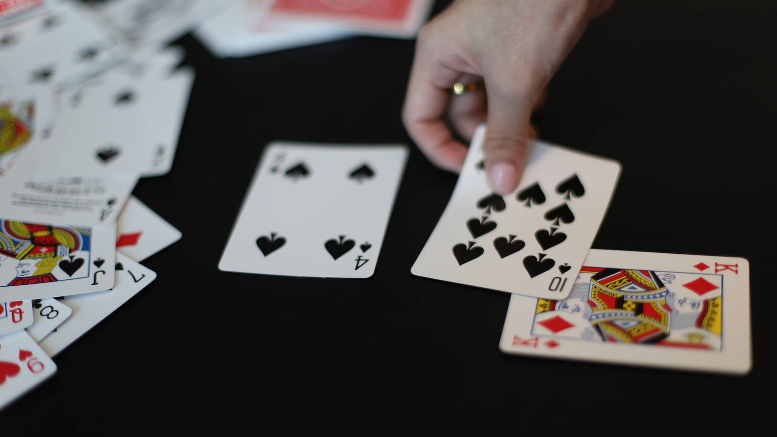 How To Play In-Between Cards Game