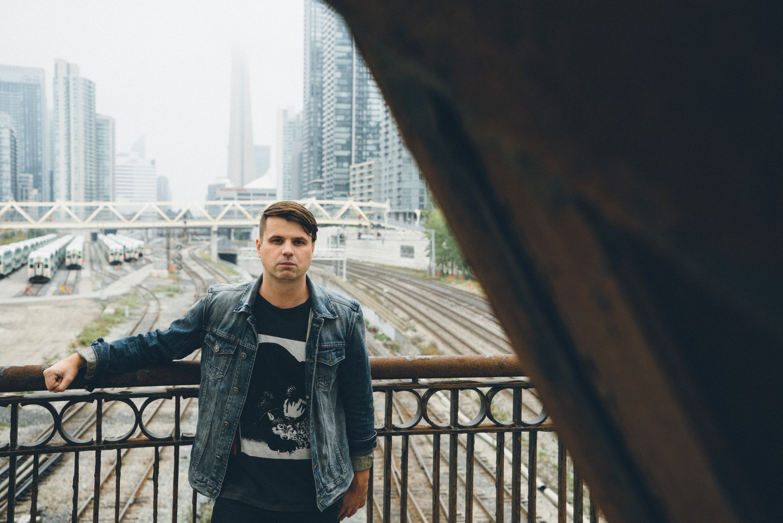 Emonightsg feat. Shane Told of Silverstein | Nightlife in Singapore